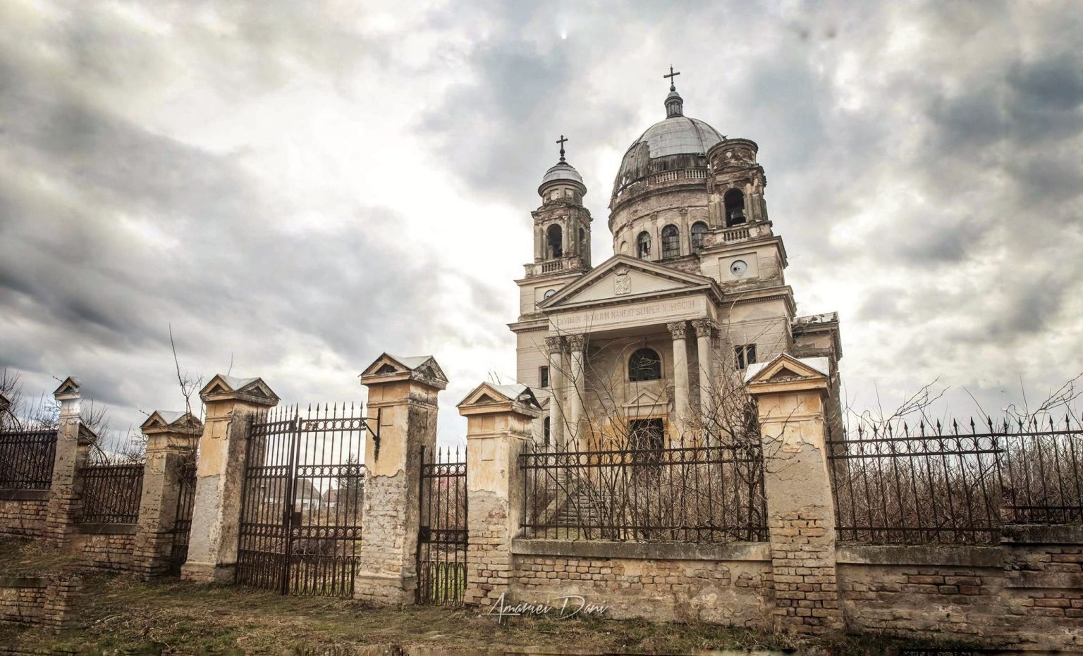 Mausoleul din Bobda, preluat de CJ Timiș pentru a fi salvat - JURNAL DE ...